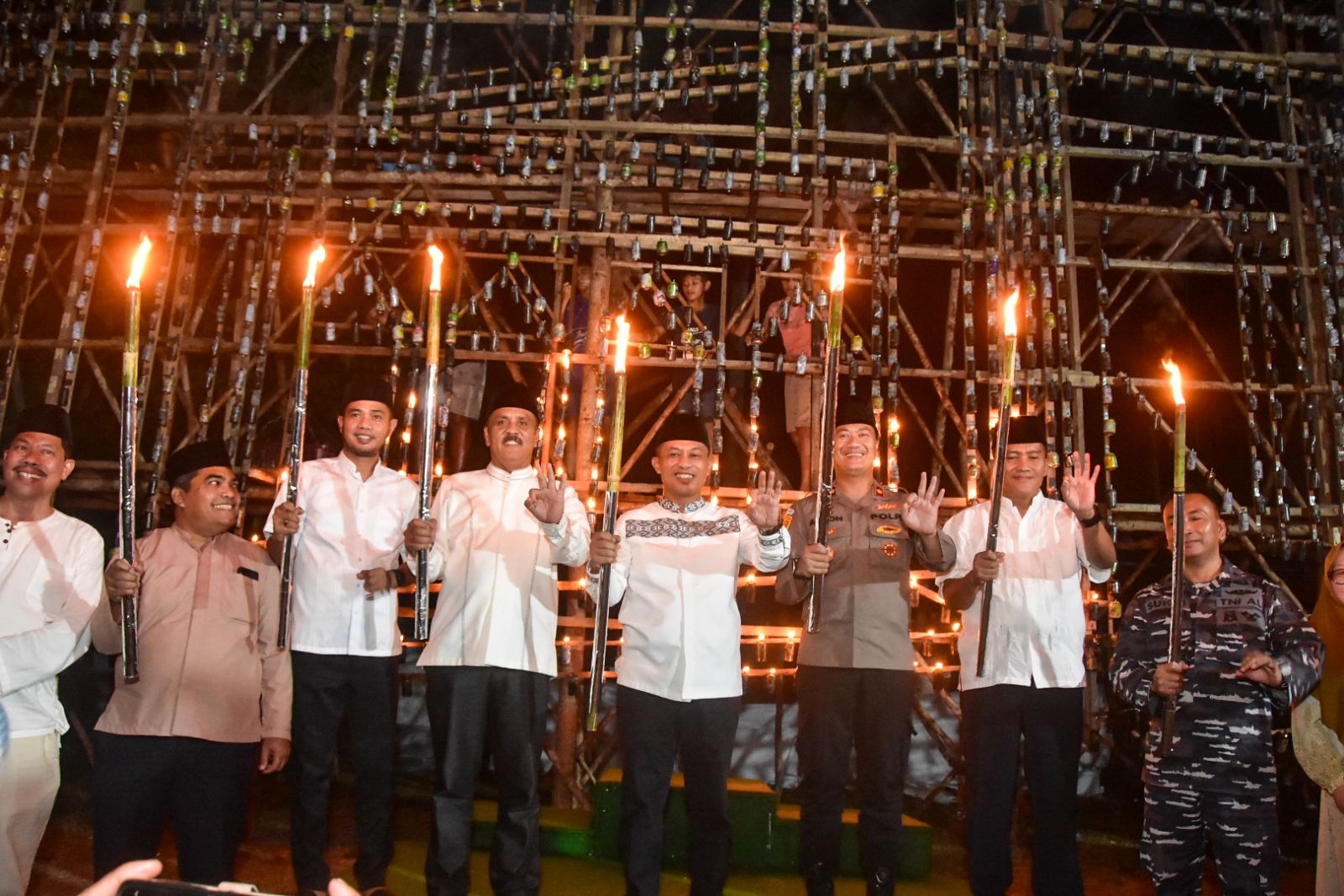 Lestarikan Khazanah 27 Likur, Bupati Kasmarni Resmikan Festival Lampu ...